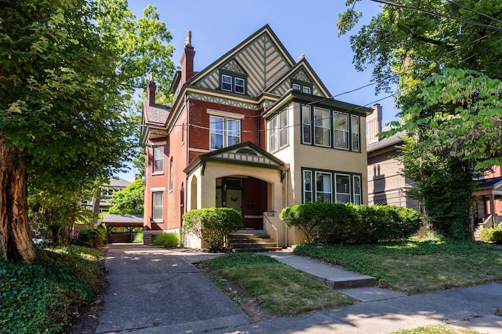 Spacious 6-br Home-10 Mins To Dt - Cincinnati, OH