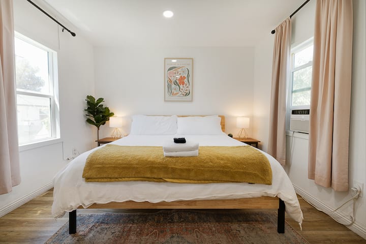 Spacious 2 Bedroom Apt In Downtown Riverside - Riverside, CA