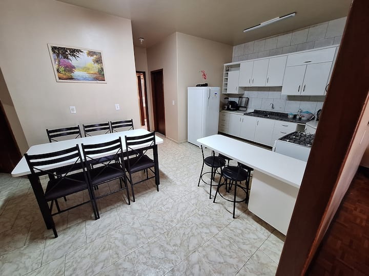 Amplo Apartamento Com 4 Quartos 3 Deles Com Ar - Toledo