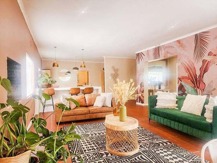 Spacious Family Home Close To  Beach &Pet Friendly - Somerset West