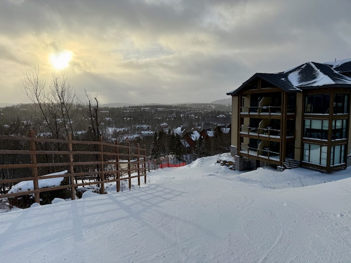 True Ski-in/out. Modern Condo Steps From Village - Mont-Tremblant