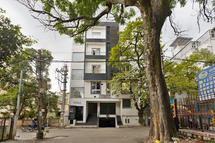 Comfy 1bhk Apartment With Ac-parking @ Rt Nagar - Bangalore