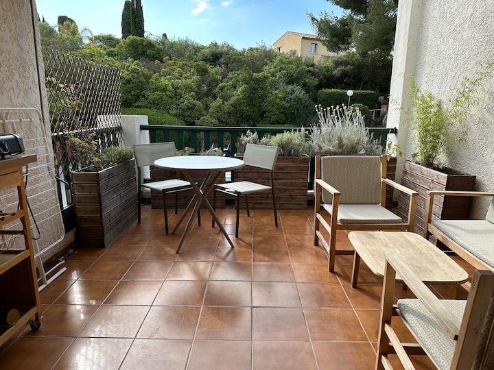 Studio, Grande Terrasse Et Piscine, Plage à Pied - Bandol