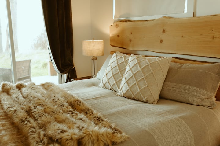 Oceanfront, Hot Tub, Sauna (Extra), Cedar Suite - バンクーバー島