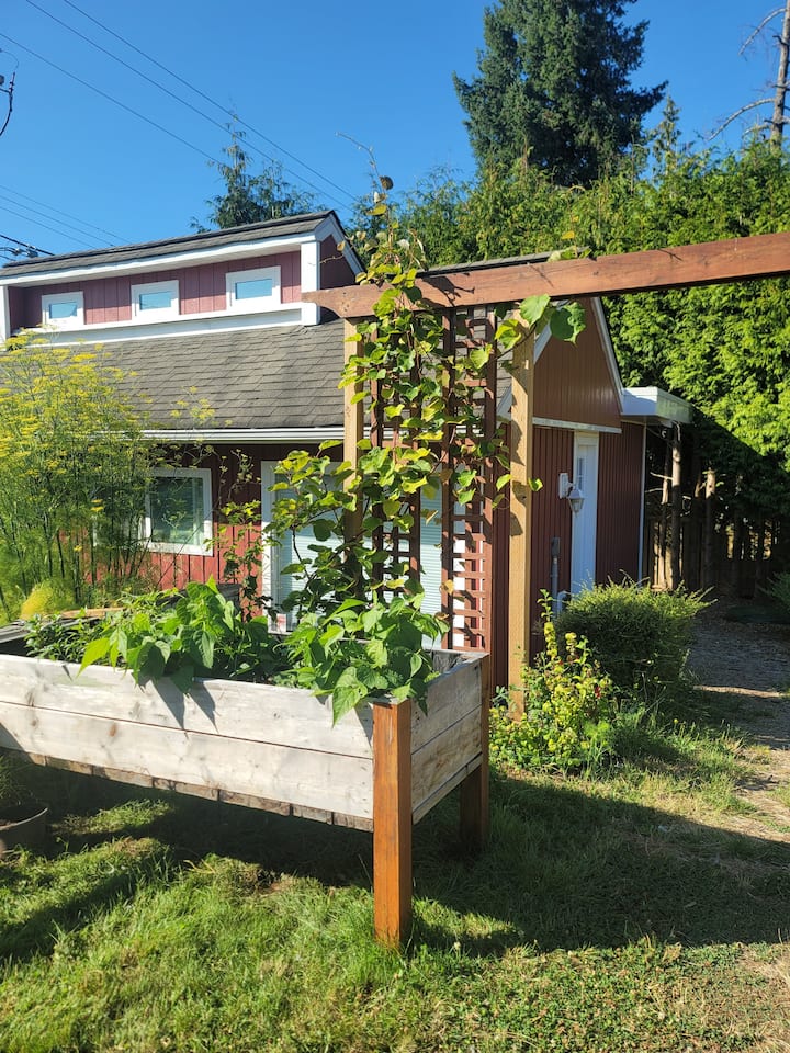 Restful Garden Retreat - Comox