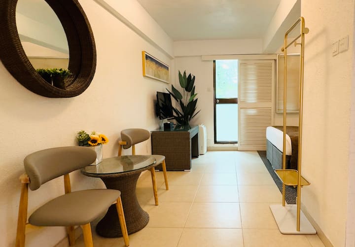 1 Bedroom Seaview Balcony Apartment (2 Beds)-27a - Hongkong