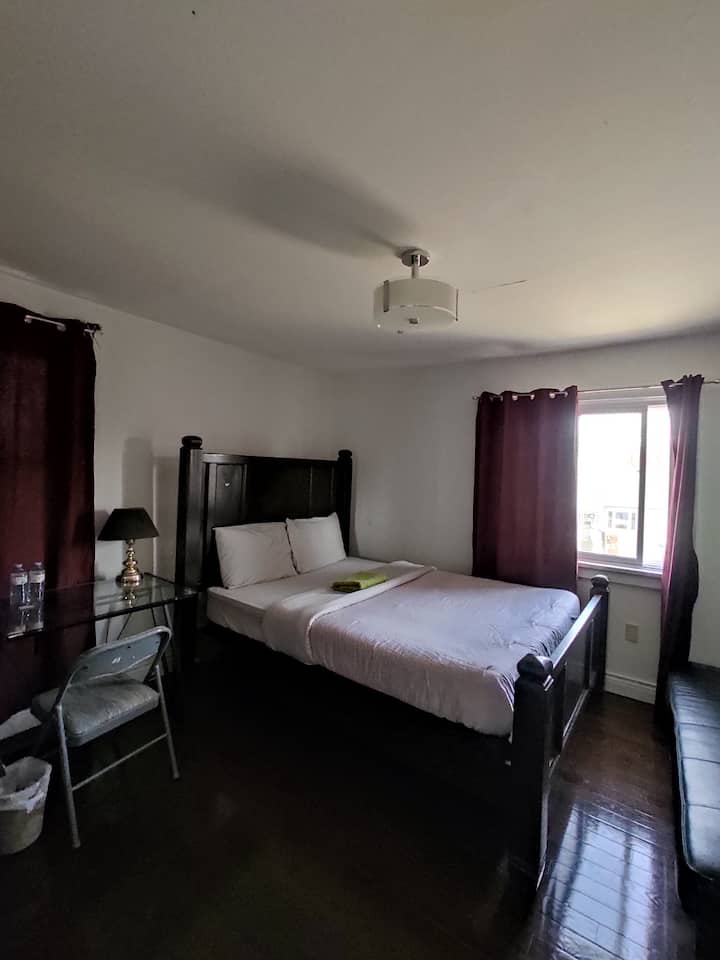 Spacious Room W/mini Fridge, Near Fanshawe College - London, Ontario