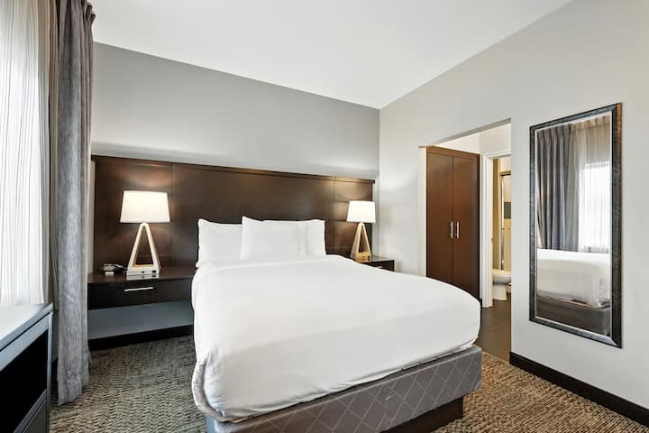 Hotel Room With Kitchen And Free Parking - Houston, TX