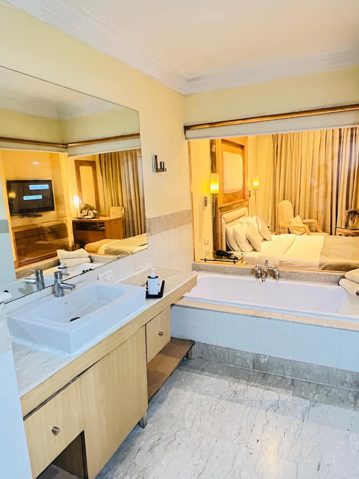 Ultra Luxury Room With Bathtub - Delhi