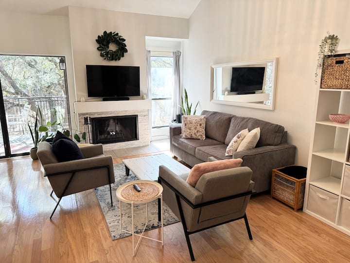 Quiet - Forest View - King Bed, Sofa Bed, 2 Pools - Austin, TX