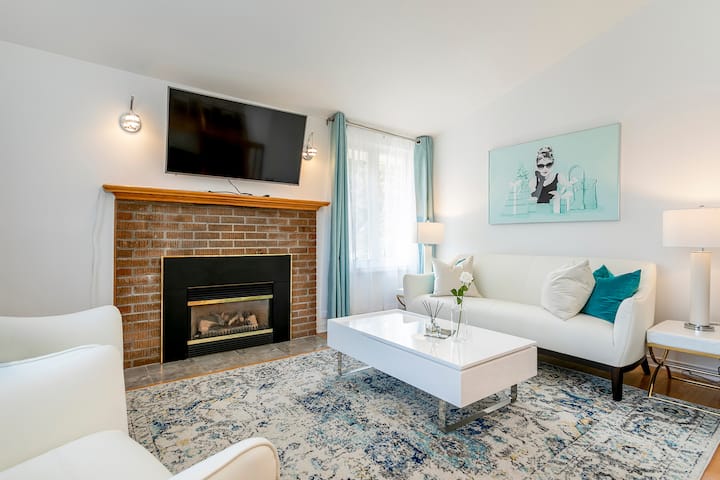 Stylish Luxury Riverfront House &Pool&bbq 5bds 2ba - LaSalle