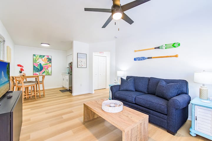 Waterfront Bungalow Oasis 2 Blocks To Beach - Clearwater Beach, FL