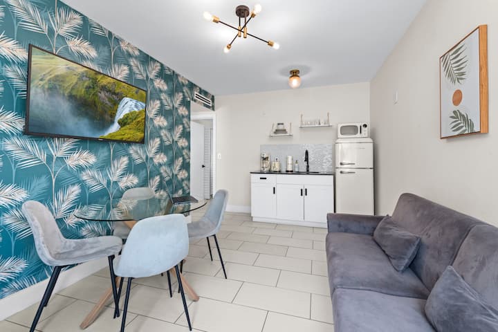 Stylish 2-bedroom In Miami Beach Steps To The Sea - Surfside, FL