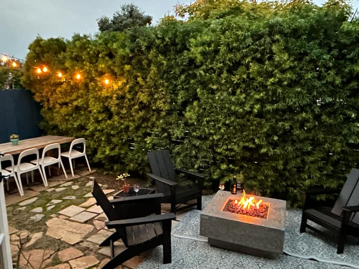 Garden Bungalow Near Beaches & Venice - Santa Monica, CA