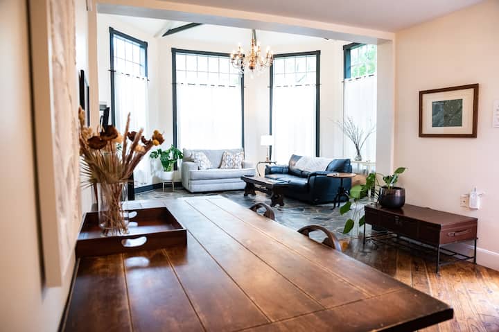 The Octagon ~ Bright/spacious 2br Downtown Retreat - Charlottesville, VA