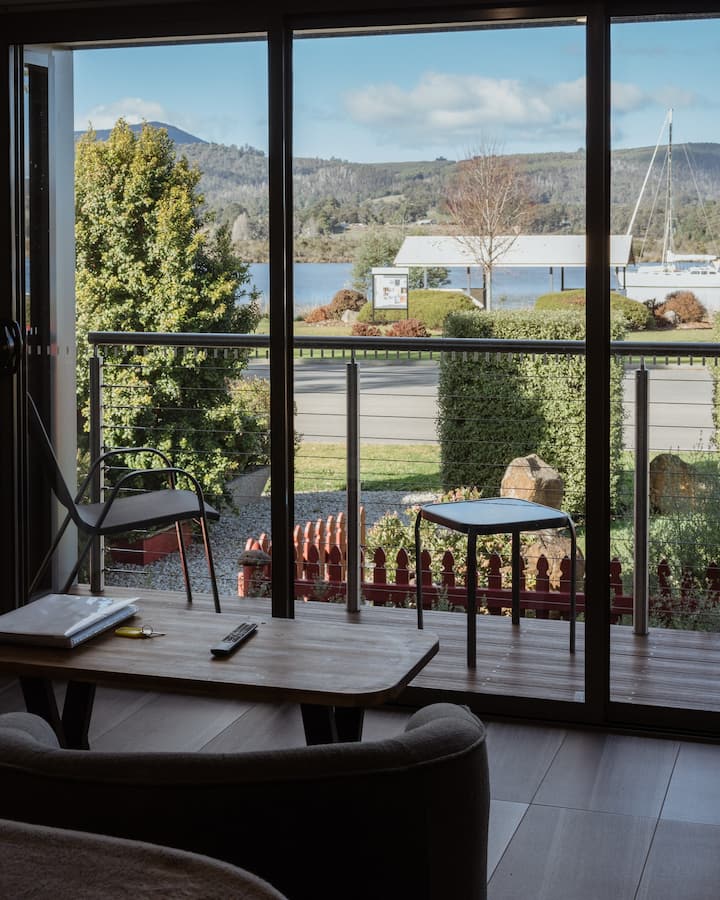 Huon Honeymoon Suite · Boat Reflections - Huonville
