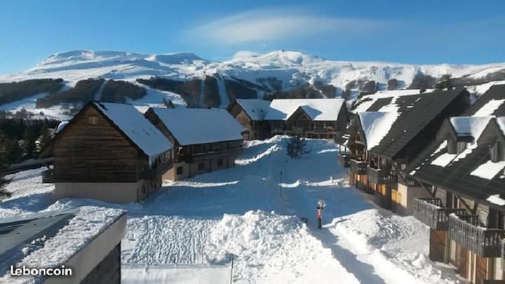 Duplex Apartment In Family Residence - Super-Besse