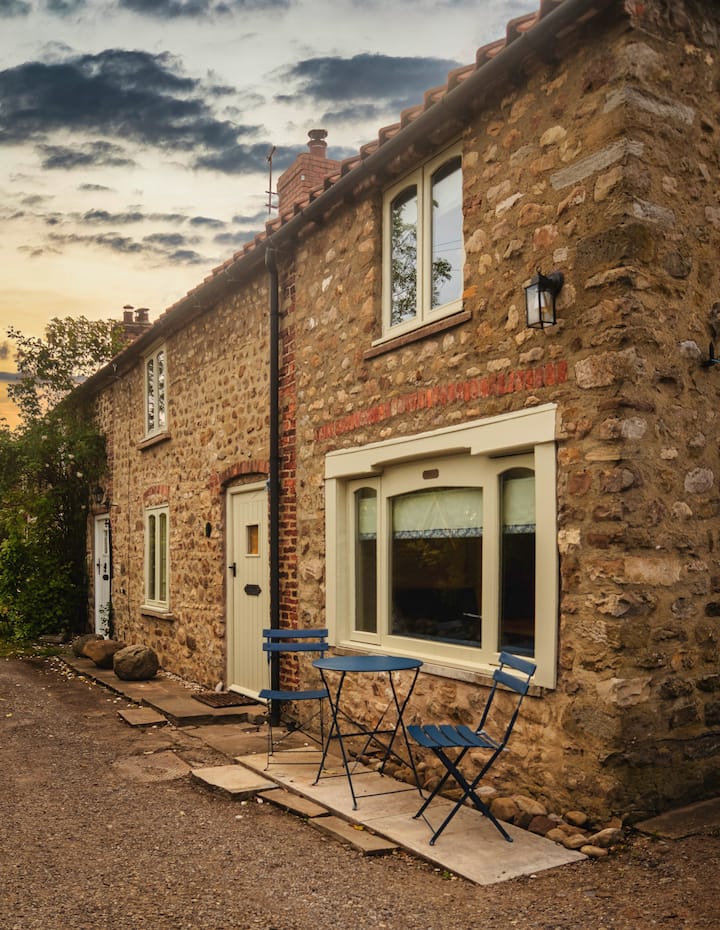 Gorgeous 2 Bedroom/2 Bath, Cosy Open Plan Cottage - Masham