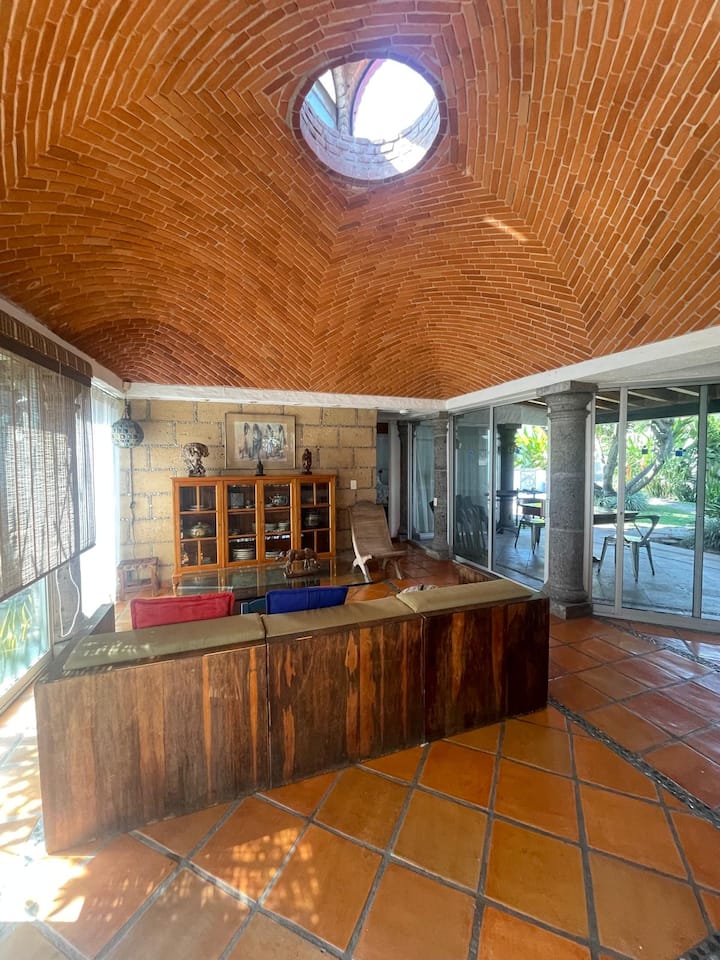 Spanish-style House With Vaulted Ceilings + Pool! - Cuernavaca