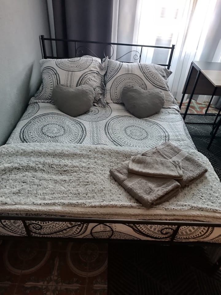 Habitación Grande Con Zona Verde Dos Personas - Getafe