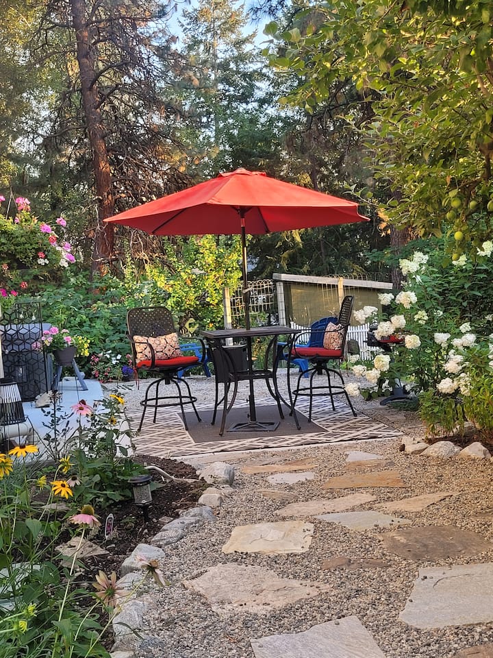 Hummingbird Guest Suite - Naramata