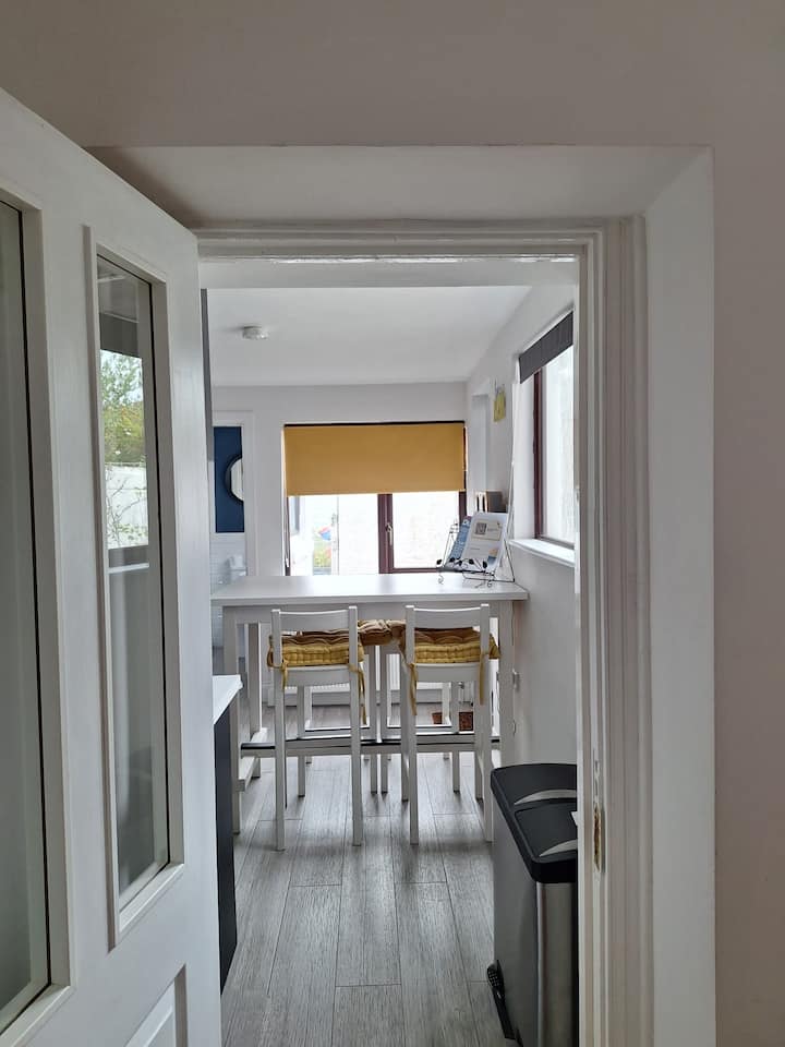 Townhouse, 3 Bedroom/2showers In Cork City Centre - Cork