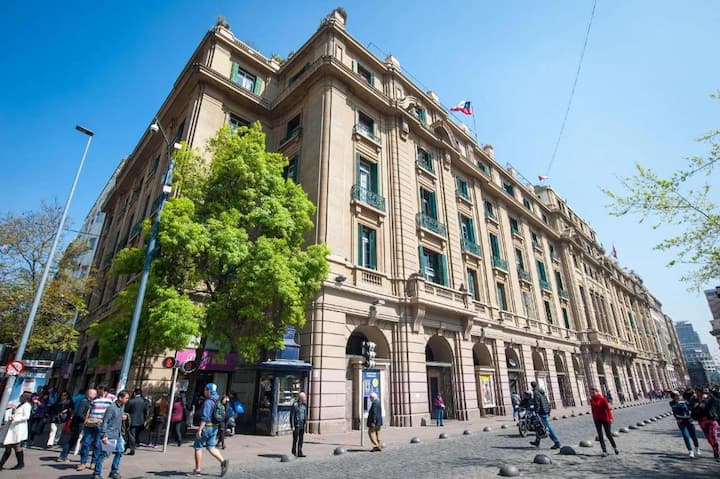 Penthouse Clásico Equipado En Casco Histórico. - Santiago del Chile