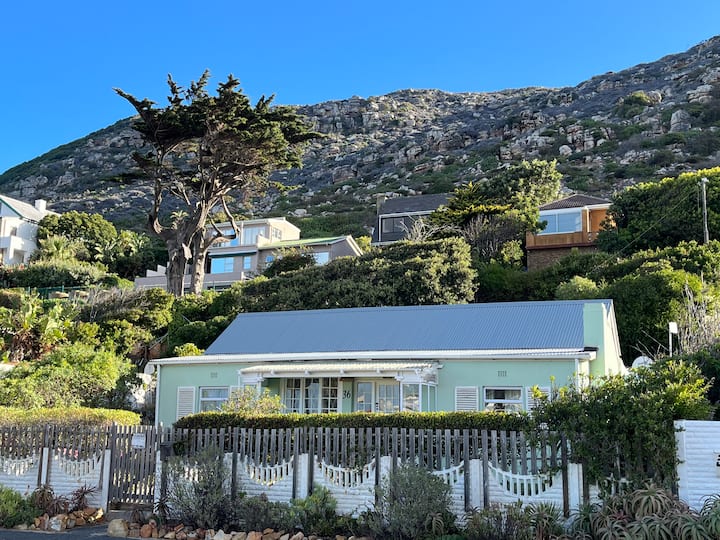 Character Cottage In Glencairn - Cape Town