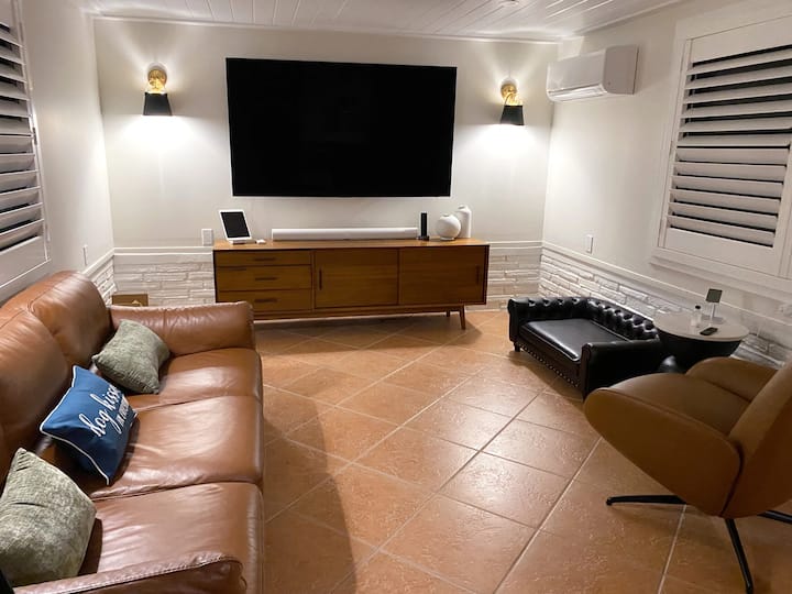 The Downtown Doghouse Vero Beach - Vero Beach, FL