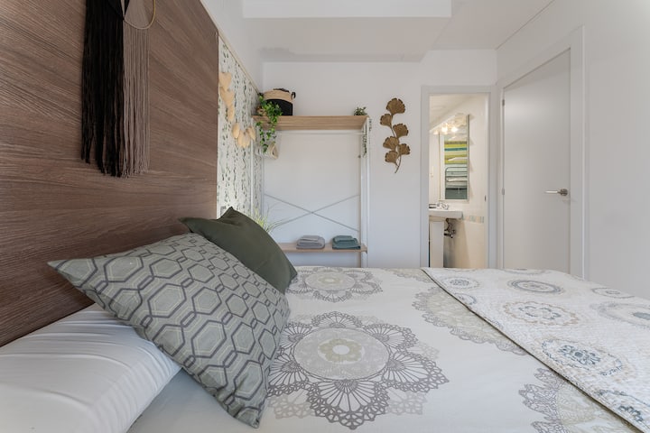 Private Terrace · Pool & Beach · Wifi · Chillout - Tarragona