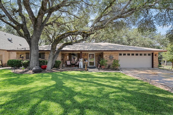 Cheerful 3 Bedroom Lake Getaway With Hot Tub! - Temple, TX