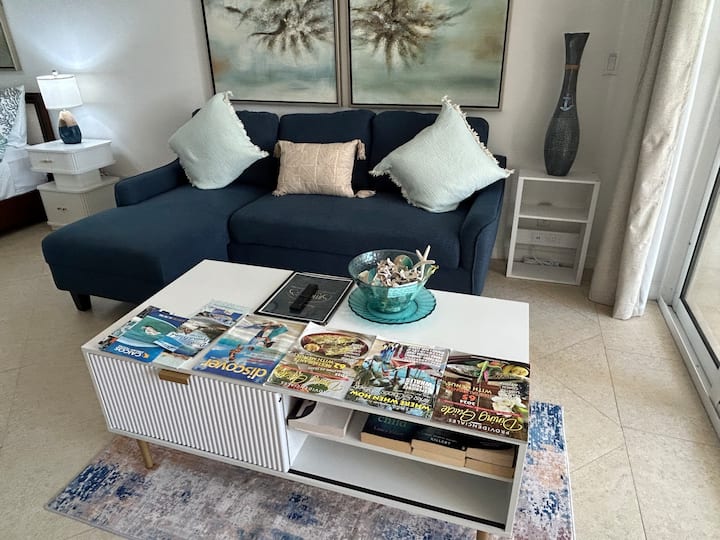Newly Renovated + Hot Tub + Pool , Gym + Sleeps 3 - Turks and Caicos Islands