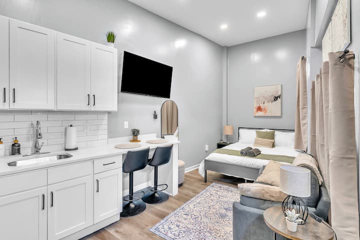 New! Cozy Modern Studio In Newark! 15 Min To Ewr~! - ニューアーク, NJ