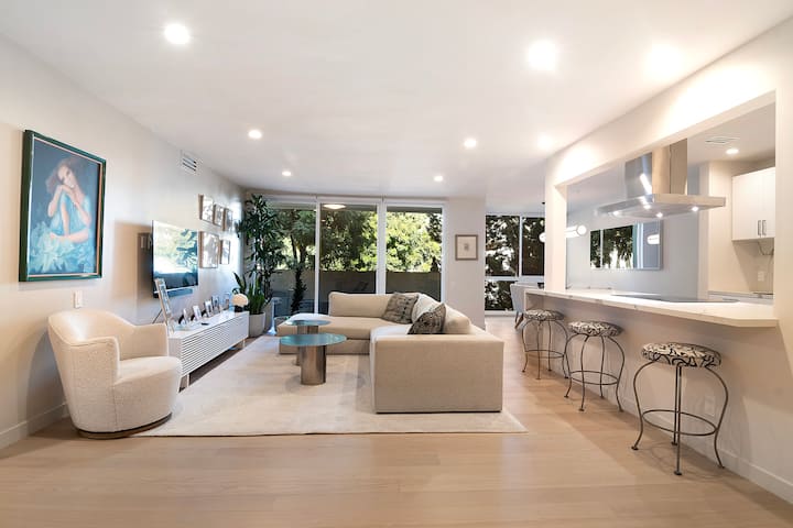 West Hollywood Lg 1 Bed And 1 Ba - Beverly Hills, CA