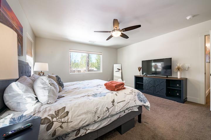 Central Curated Hideaway With Yard, Games & Ac - Flagstaff, AZ