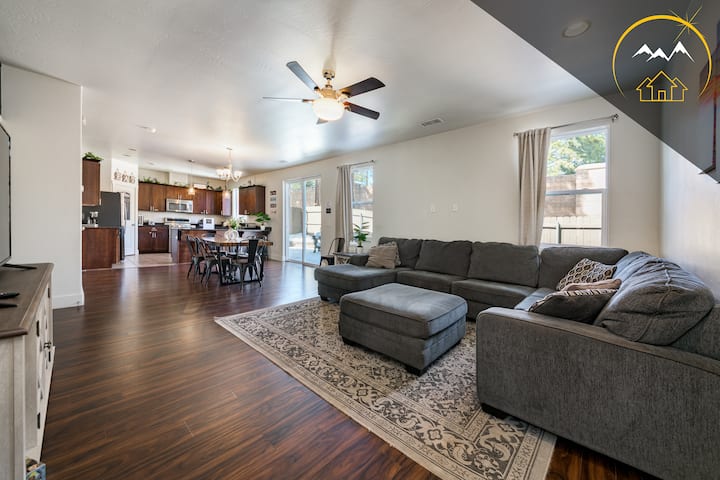Central Curated Hideaway With Yard, Games & Ac - Flagstaff