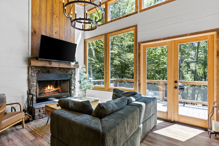 Luna - Romantic Luxury Couples Cabin With Hot Tub! - Georgia, GA