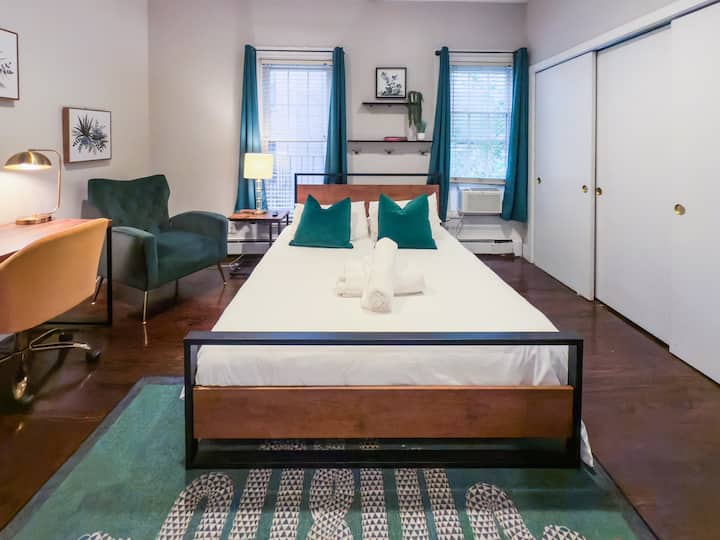 (37-2) Stylish Monthly Gray Street Apartment - Dorchester, MA