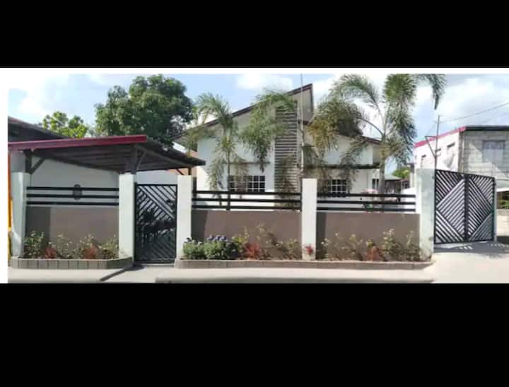 Somerset Guest House
Parking/wifi/ac/17pax Max - Calumpit