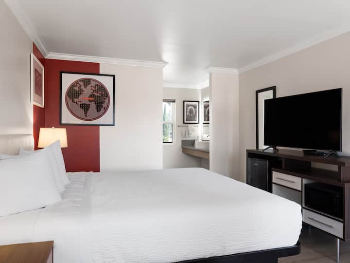 Clean 1 King-bed Executive Room In San Diego-poway - San Diego, CA
