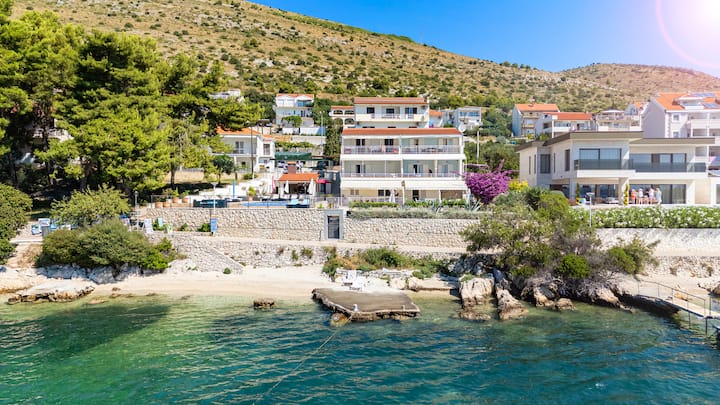 Exklusive Lage Direkt Am Strand Ap. "Ivan"! Neuer Offener Swimming Pool! - Trogir