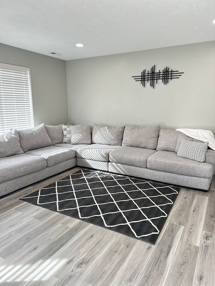 “Desert” Newly Remodeled 3 Bed 1.5 Bath Townhome - Ballard, UT