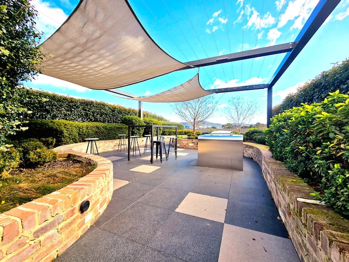 Campbell Lakeside Luxury Apartment Canberra - Belconnen
