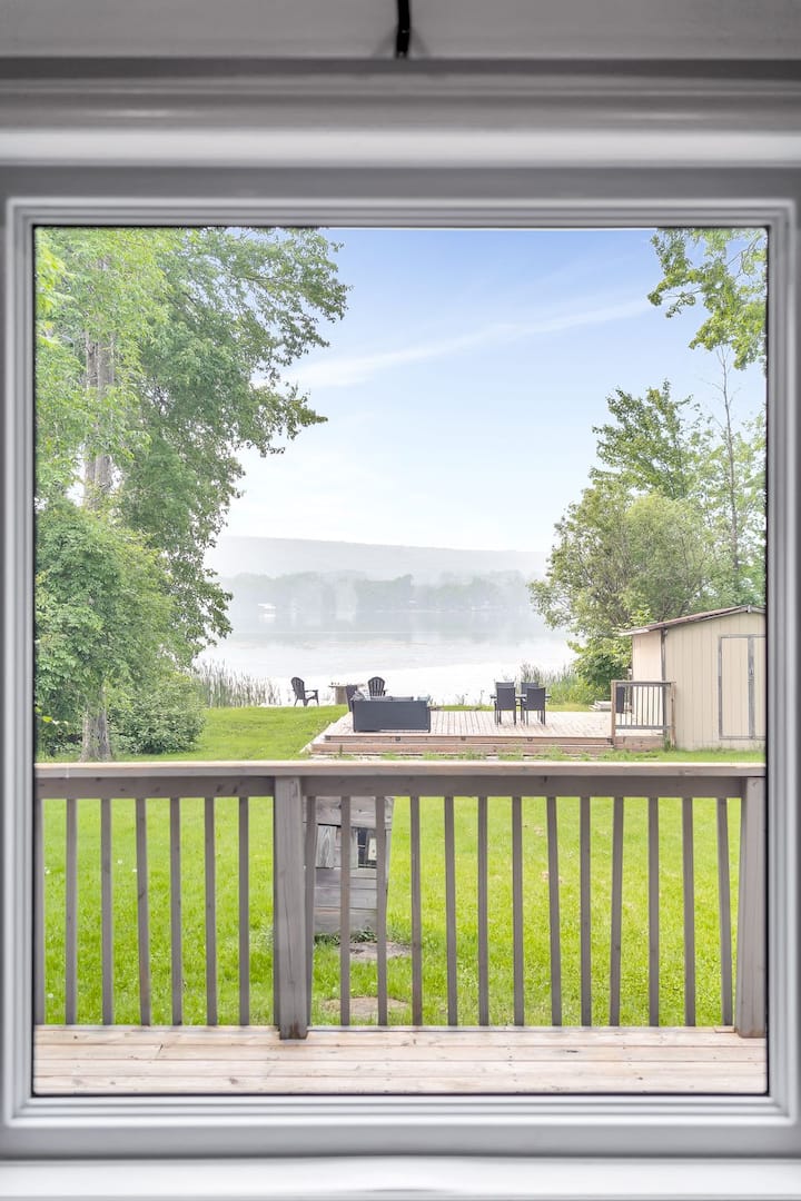 Modern Rustic Waterfront 3 Bedroom Cottage - Brighton