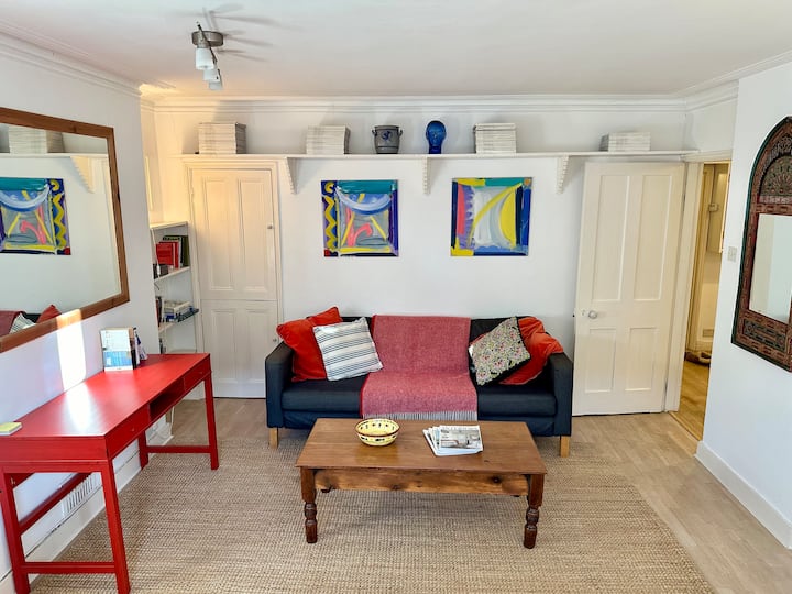 Pretty Flat Near The Thames - London