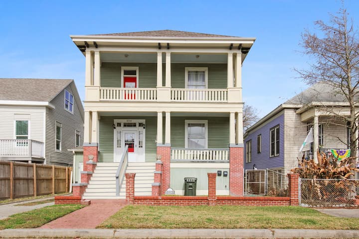 Large Home Near Beach And Strand - Galveston, TX