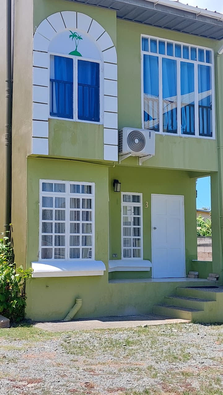 Shore Ting A Cheerful 2-bedroom Townhouse W Pool - トバゴ島