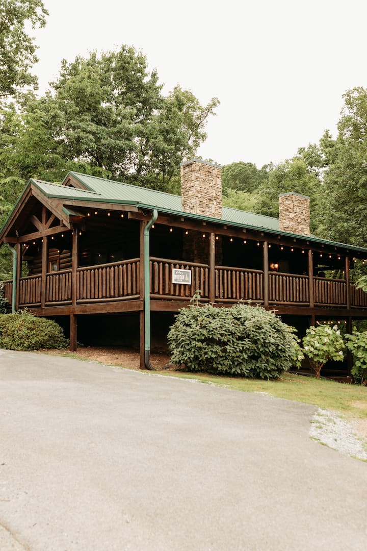 Smoky Mountain Livin Enjoy Birds Singing All Day! - Pigeon Forge, TN