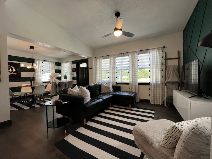 Ultra-cute, Newly Renovated Modern 2/1 Home - St. Petersburg, FL