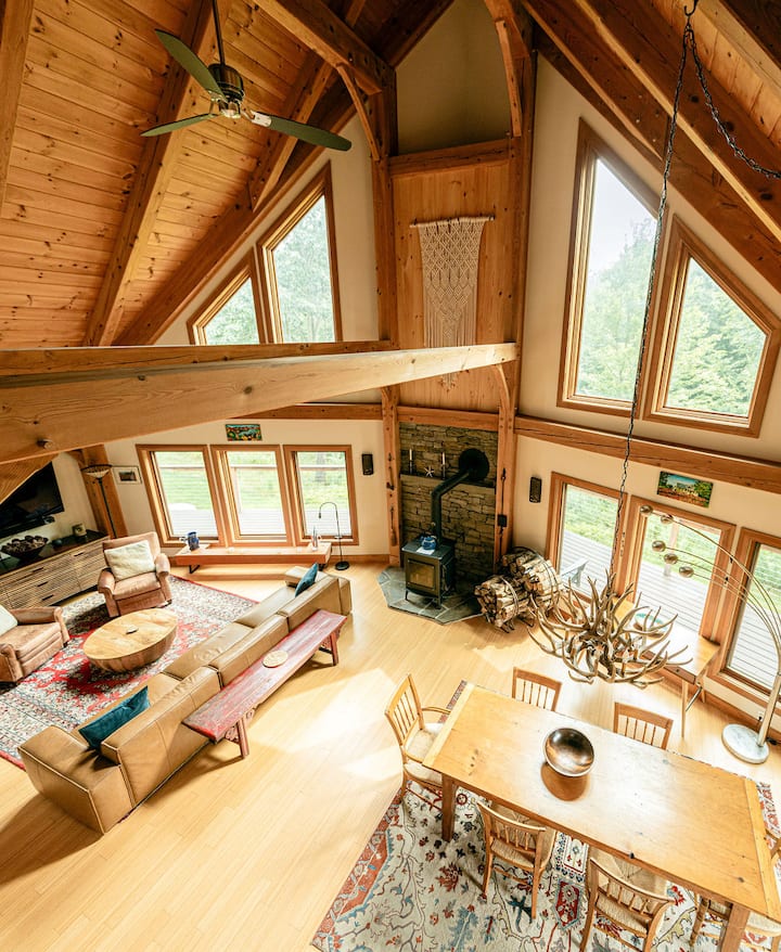 Modern Chalet With Stream And Firepit - Vermont